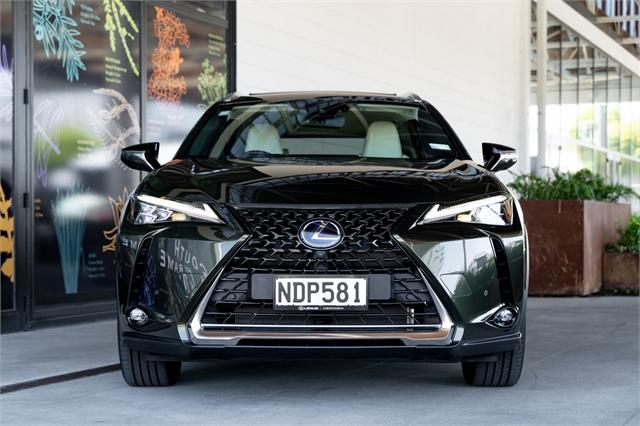 2020 Lexus UX 250h Limited 2.0 Hybrid Petrol CVT 4 on handshake