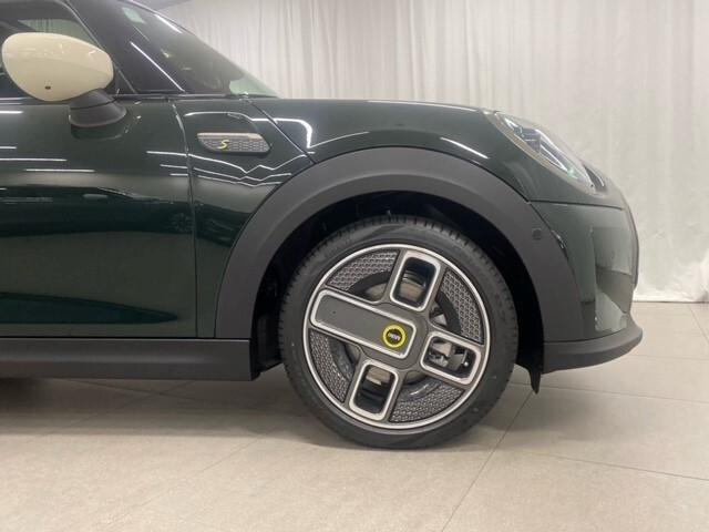 2023 MINI Cooper SE Hatch The Resolute on handshake