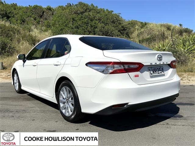 2018 Toyota Camry GL 2.5P 6AT Signature Class on handshake