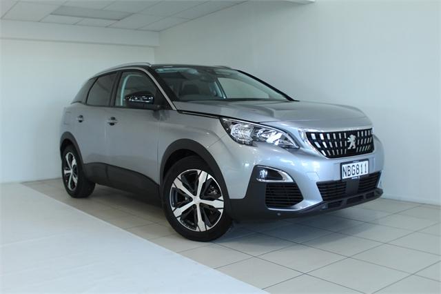 2020 Peugeot 3008 Active Black Pack on handshake