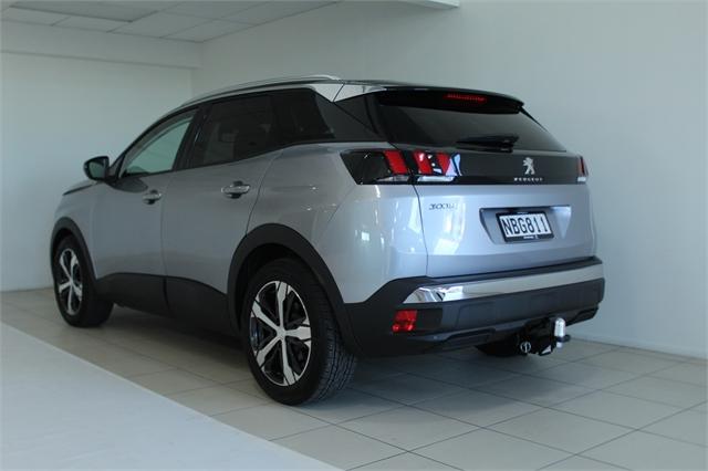 2020 Peugeot 3008 Active Black Pack on handshake