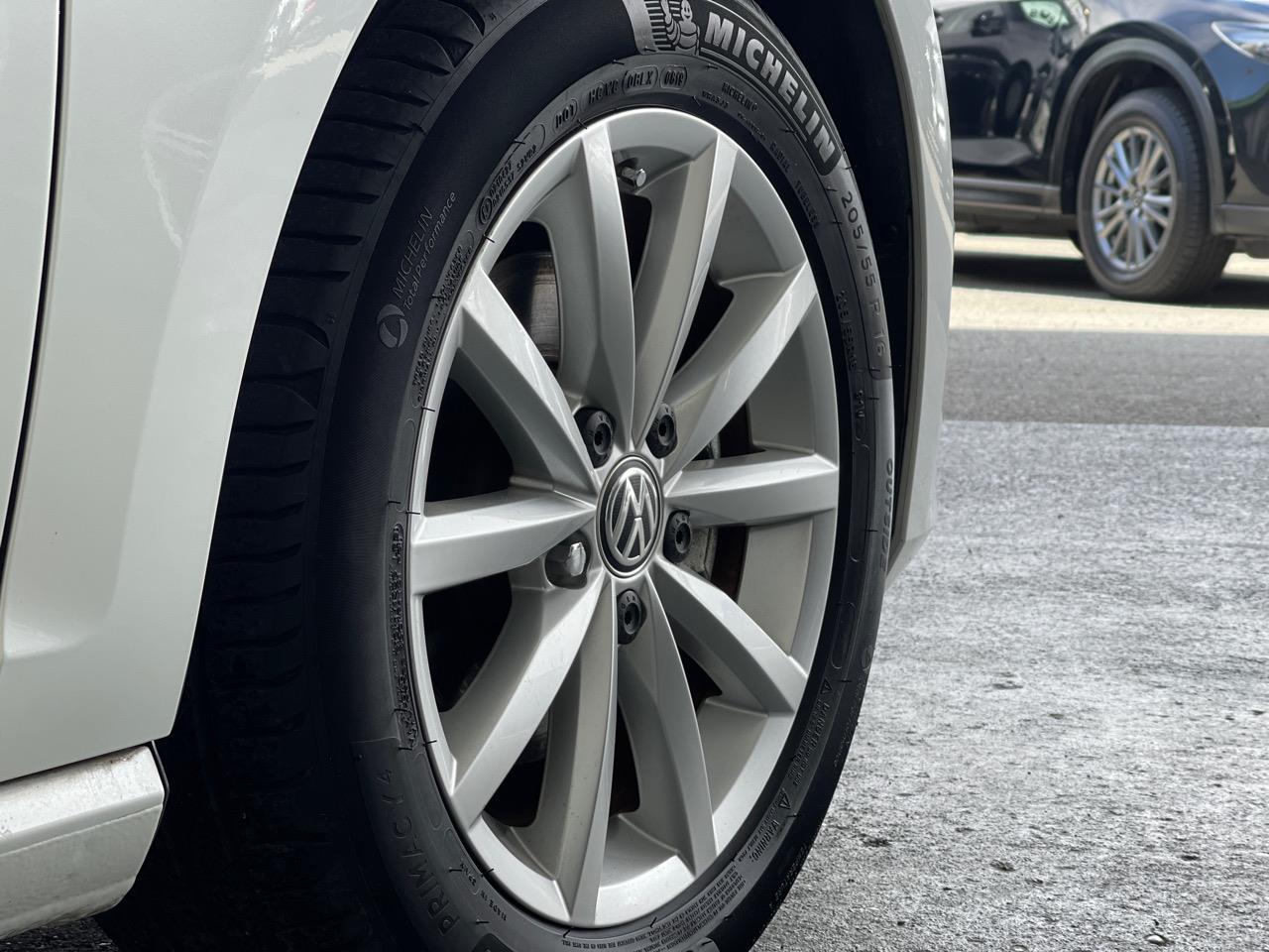 2015 Volkswagen GOLF LOUNGE EDITION on handshake