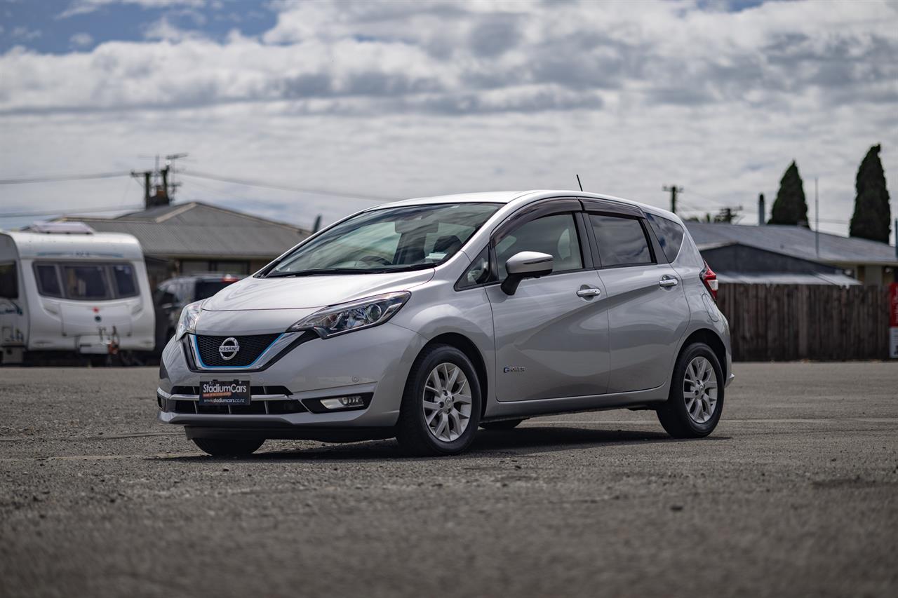 2016 Nissan Note e-Power Medalist on handshake