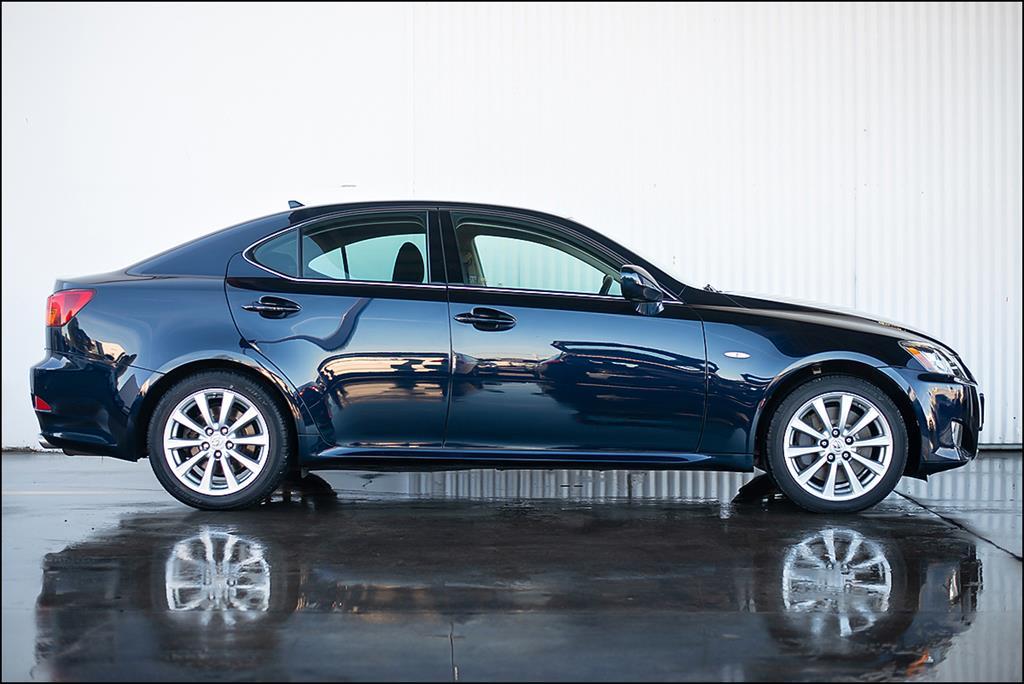 2006 Lexus IS 350 on handshake