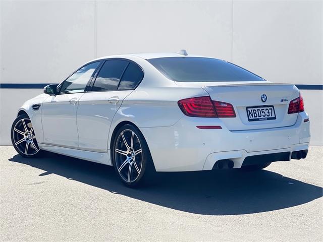 2016 BMW M5 Competition on handshake