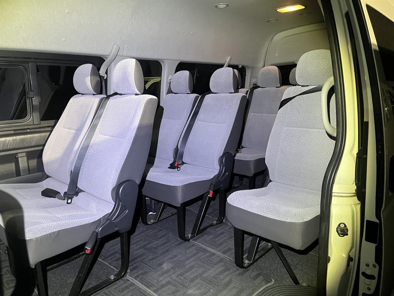 2017 Toyota Hiace 12 Seat 3.0 TD GL on handshake