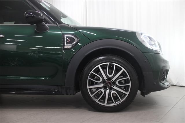 2019 MINI Countryman Cooper S Rockfield Edition on handshake