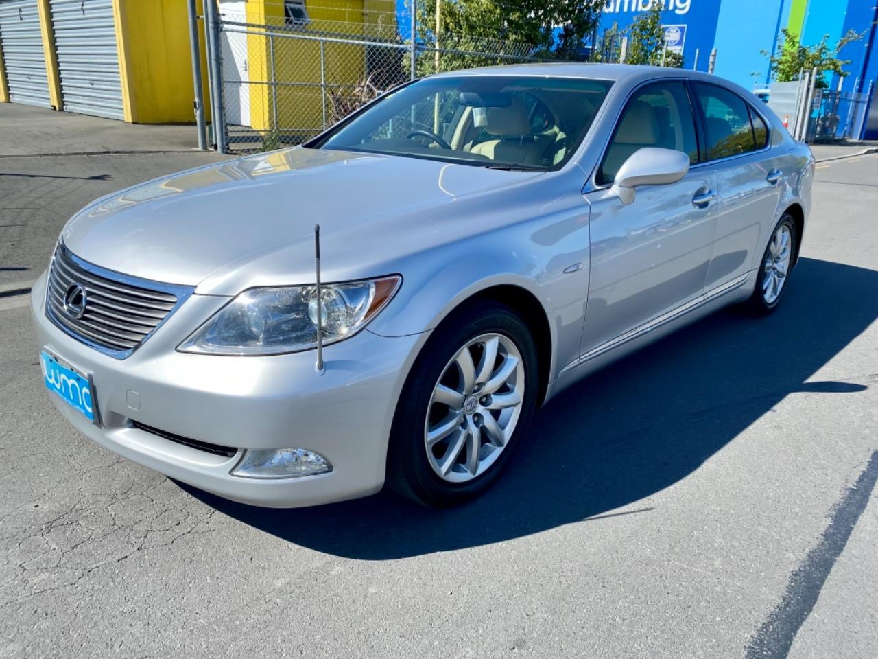 2006 Lexus LS 460 Version 'L' Leather Package on handshake