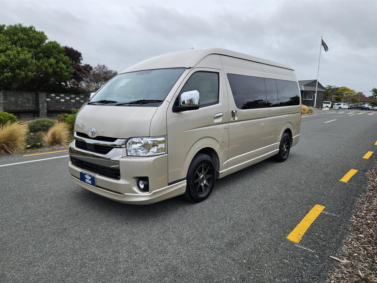 2021 Toyota Hiace 12 Seat 2.8TD GL Minibus on handshake