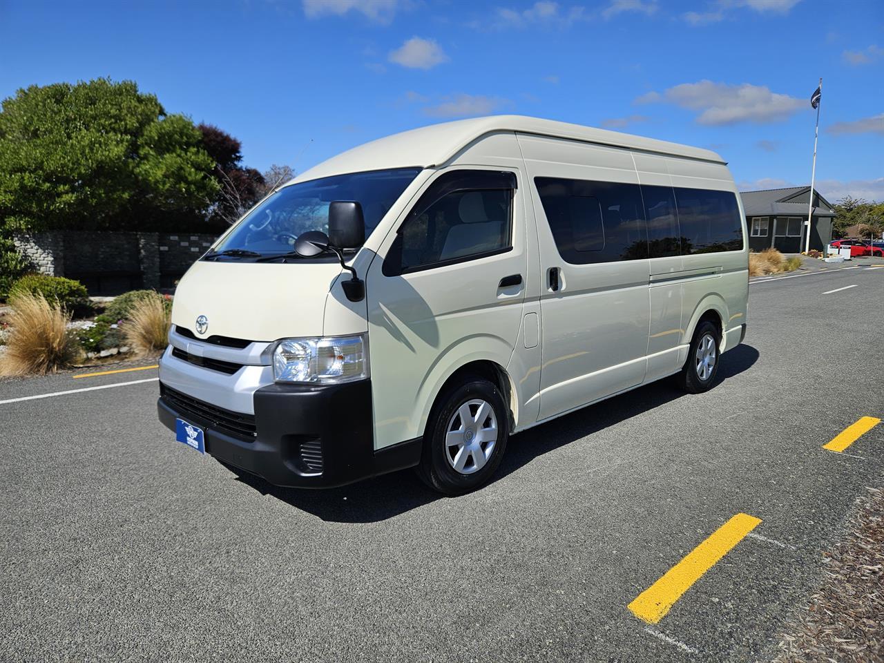 2019 Toyota Hiace 12 Seat Commuter GL on handshake