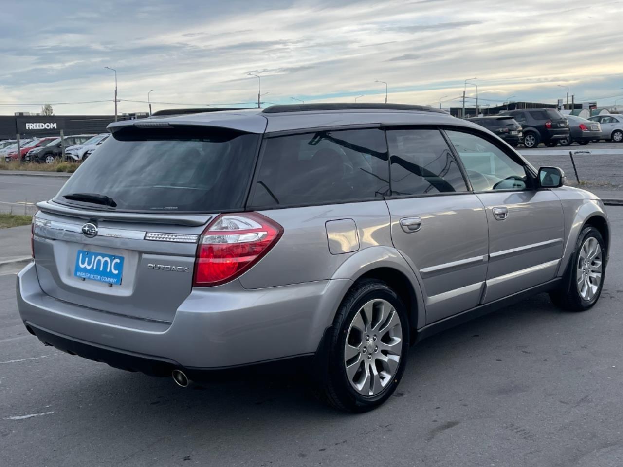 2008 Subaru Outback 2.5XT 4WD Facelift 'Leather Pa on handshake