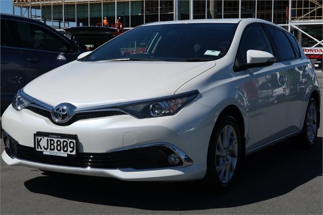 2017 Toyota Corolla GLX 1.8 CVT Hatch on handshake