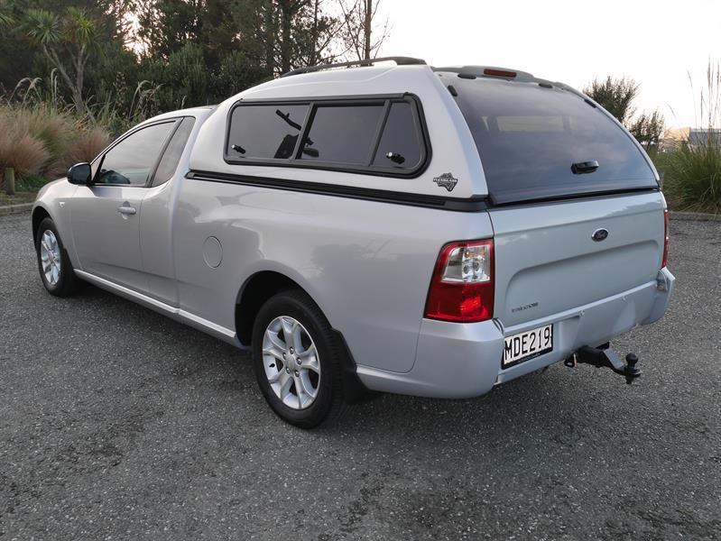 2012 FORD FALCON FG2 4.0L ute on handshake