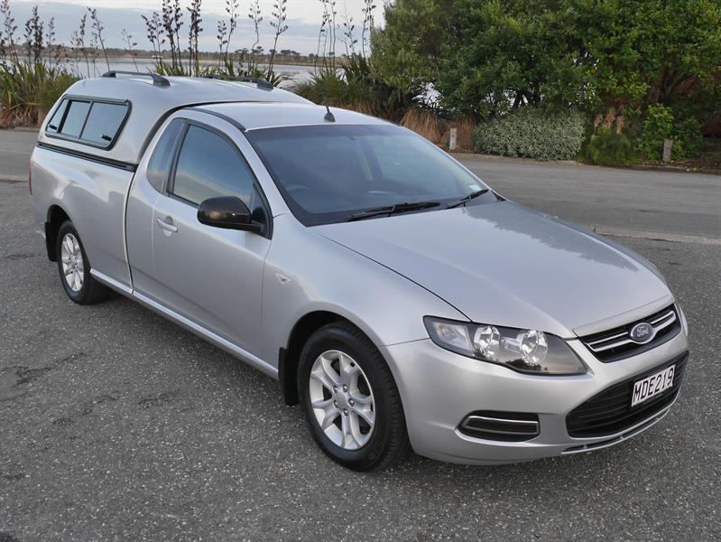 2012 FORD FALCON FG2 4.0L ute on handshake