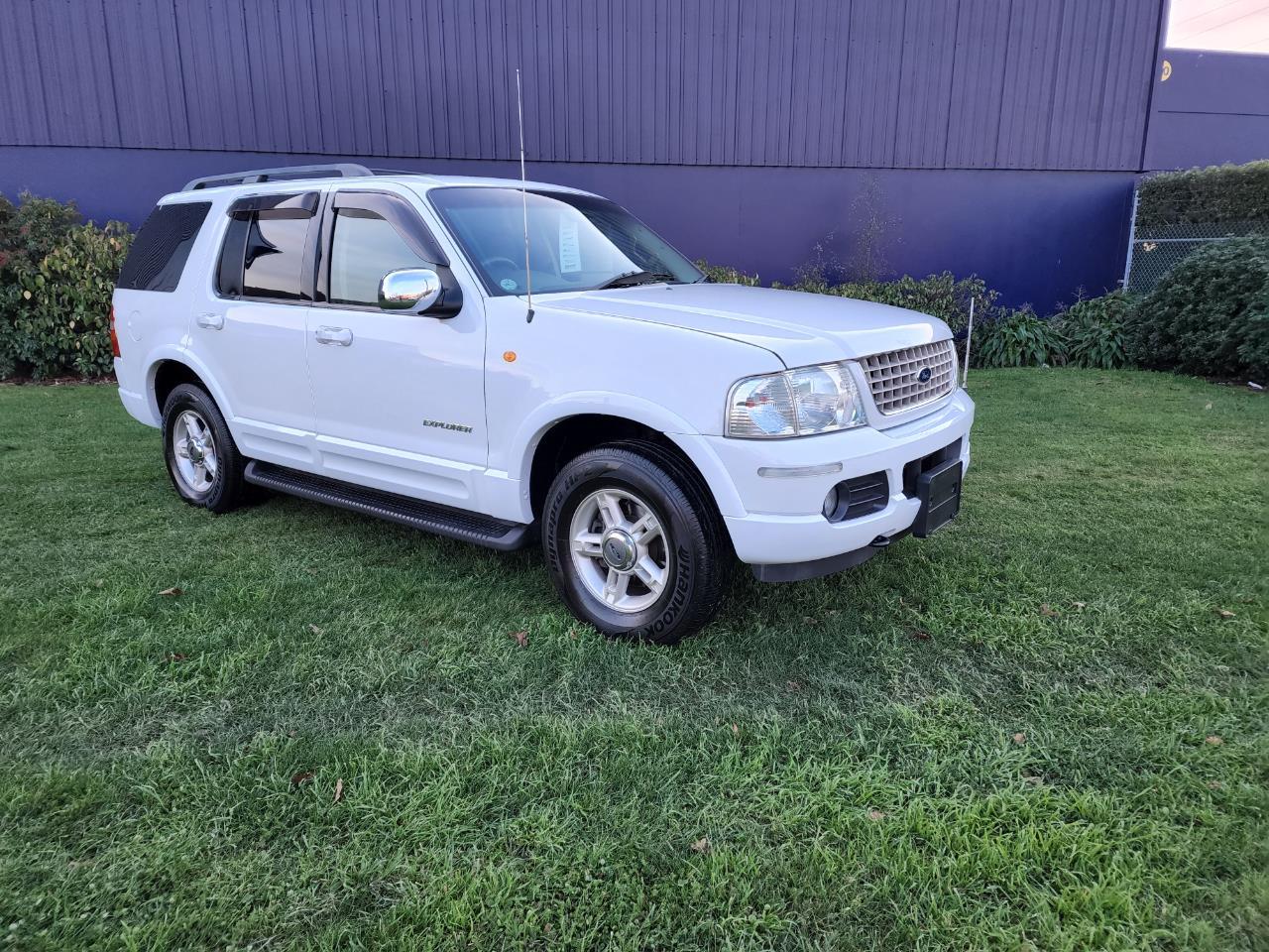 2001 Ford Explorer Eddie Bauer on handshake