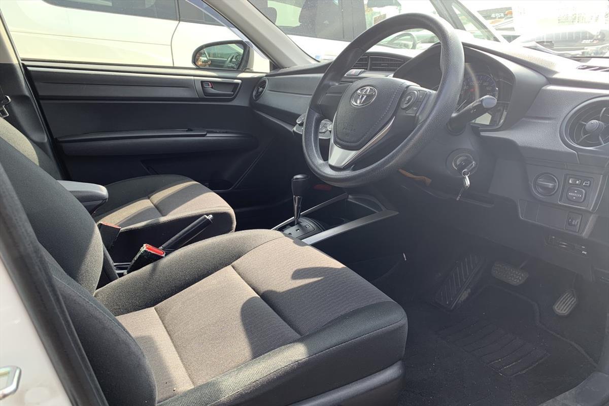 2015 Toyota Corolla Fielder Hybrid on handshake