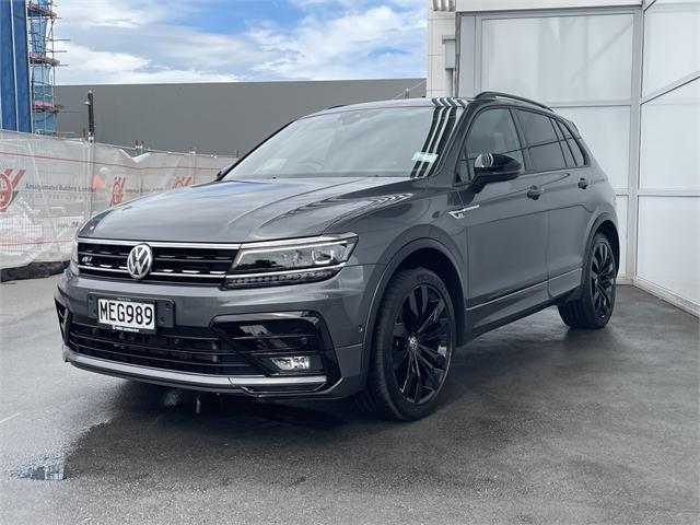 2019 Volkswagen Tiguan R-Line Black Edition 4WD Tu on handshake