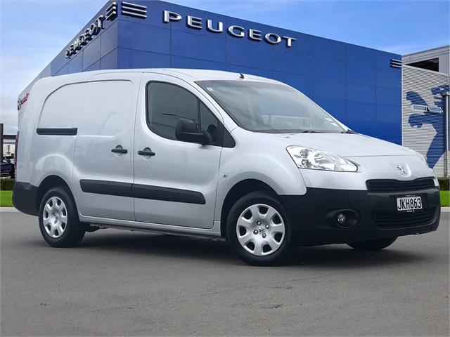 2015 Peugeot Partner LWB on handshake