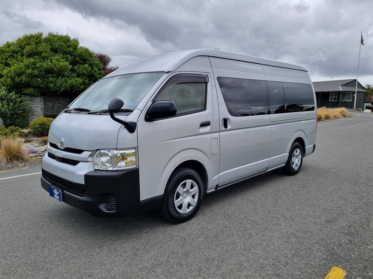 2019 Toyota Hiace 12 Seat 4WD GL on handshake