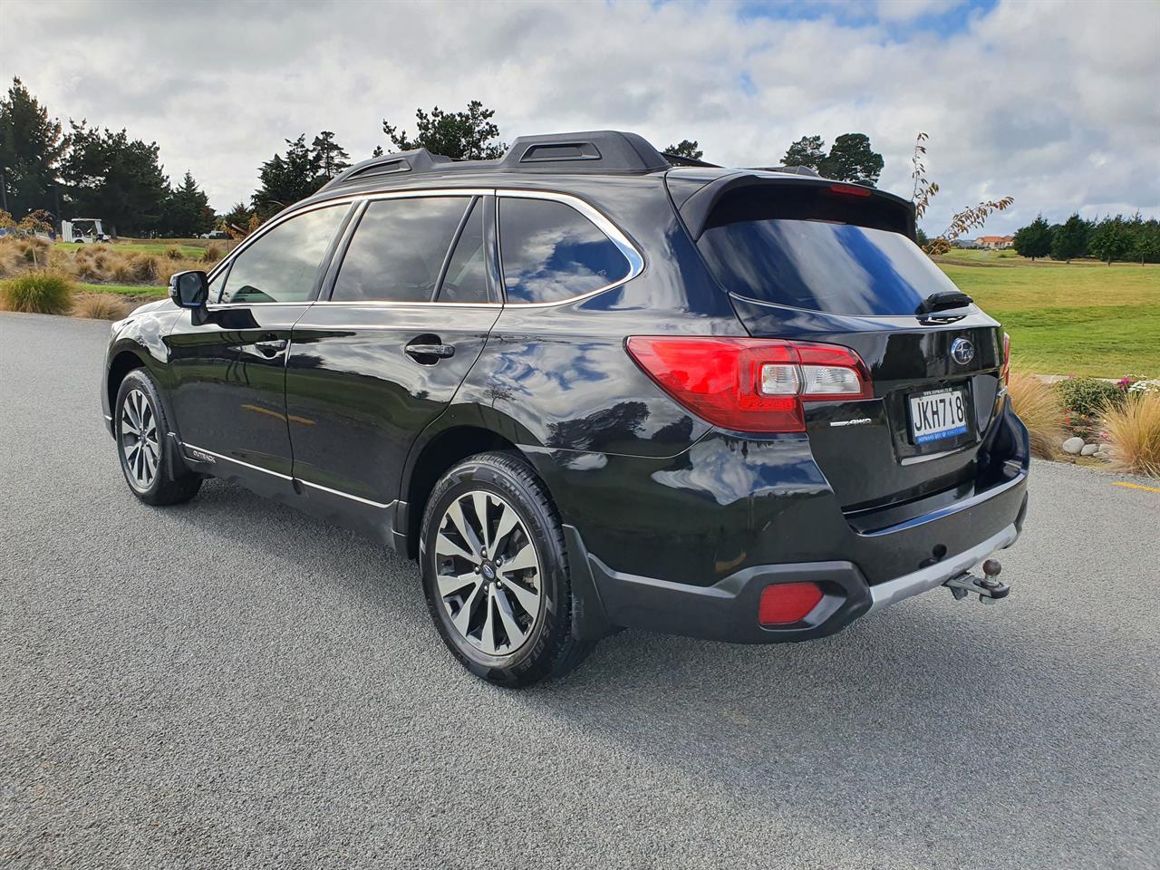 2015 Subaru Outback Premium 2.5P/4WD/6CV on handshake