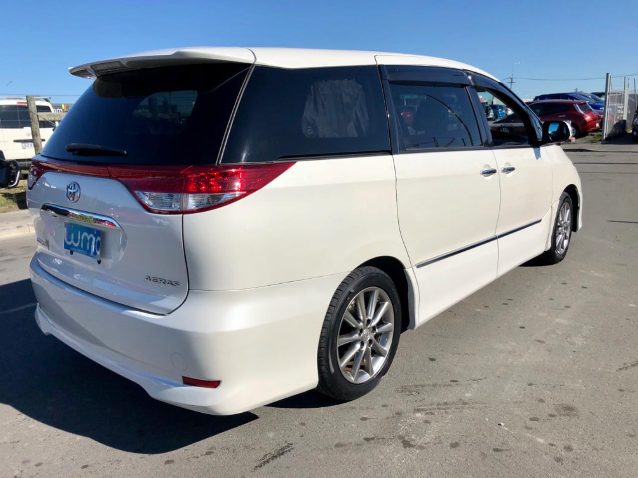 2011 Toyota Estima Aeras 20th Anniversary Edition on handshake