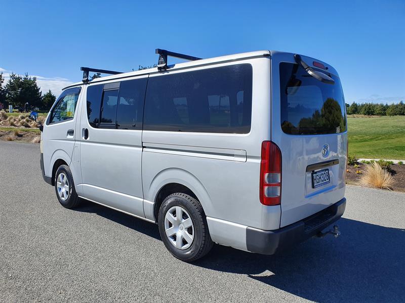2005 Toyota Hiace on handshake