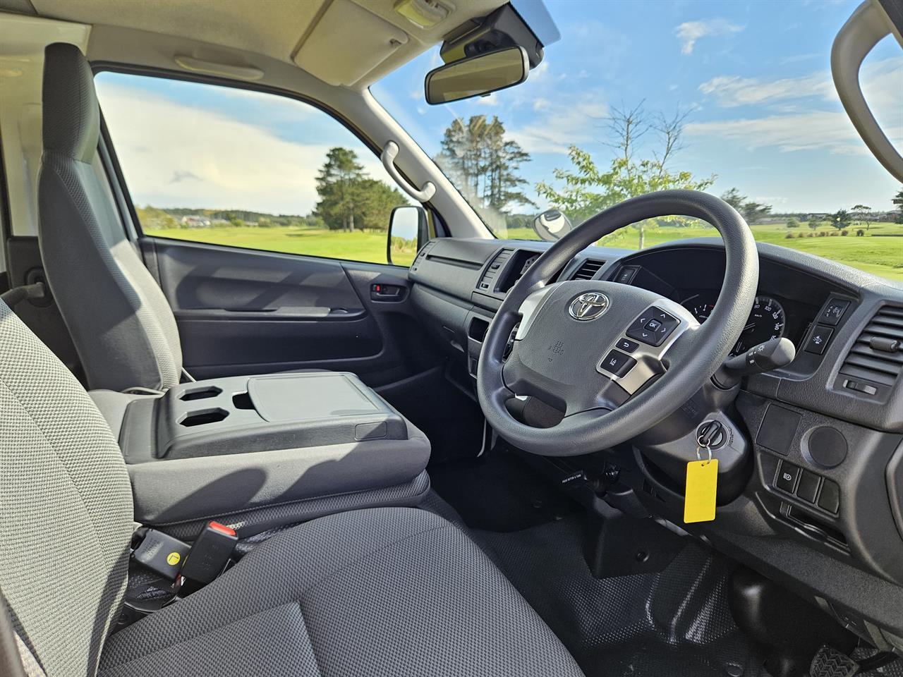 2023 Toyota Hiace 2.8 Turbo Diesel on handshake