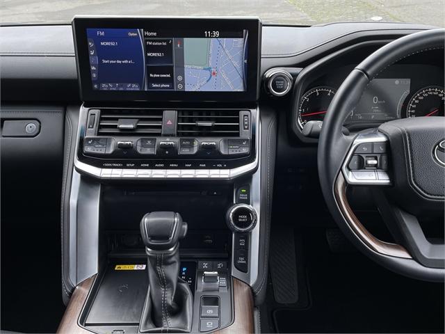 2022 Toyota Land Cruiser VX 3.3DT on handshake