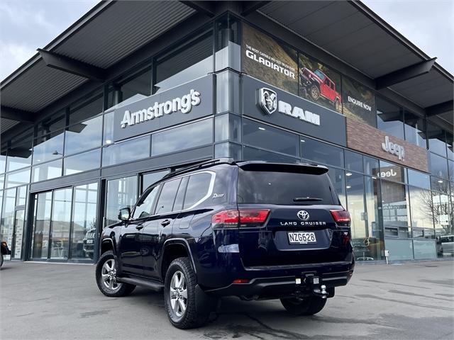 2022 Toyota Land Cruiser VX 3.3DT on handshake