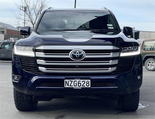 2022 Toyota Land Cruiser VX 3.3DT on handshake
