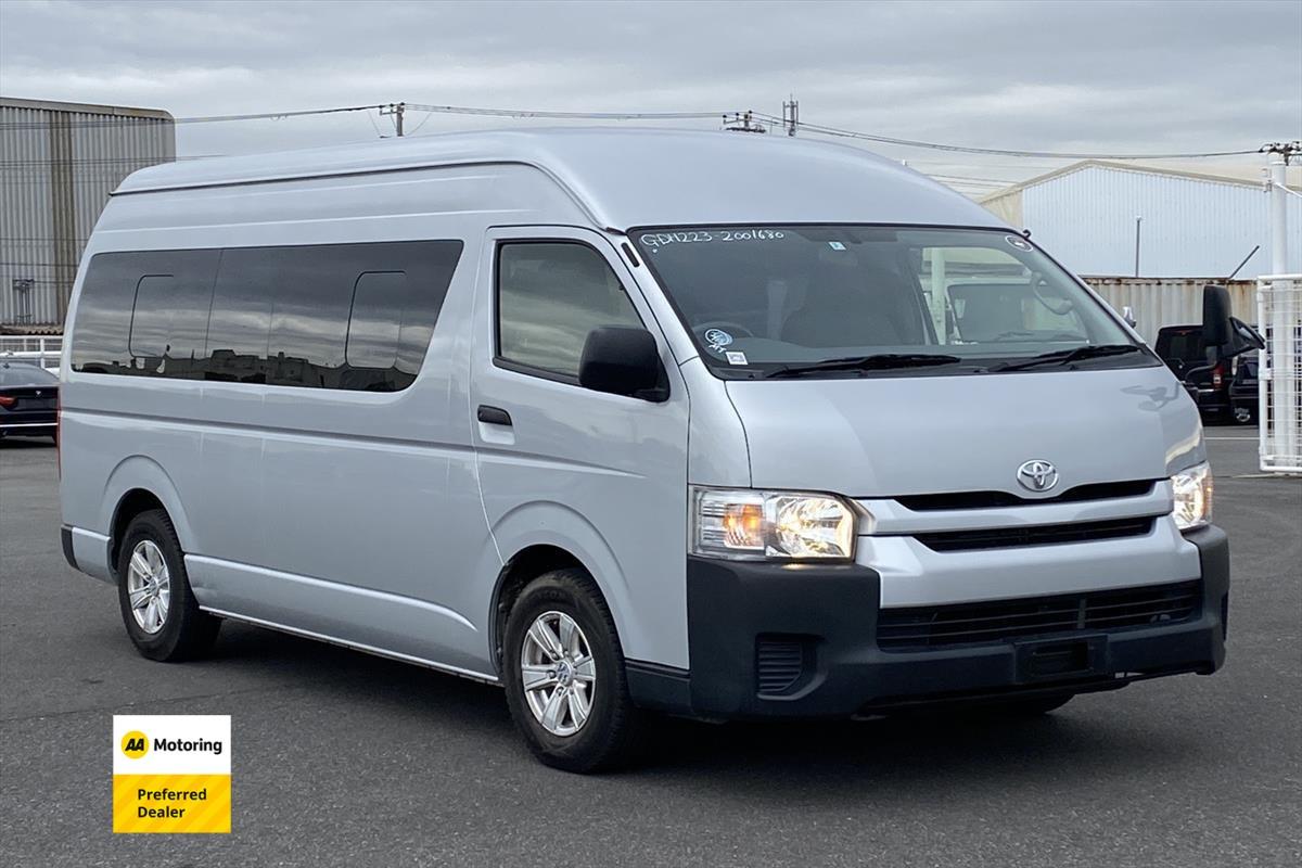 2019 Toyota Hiace 12 Seater Minibus 2.8T/Diesel on handshake