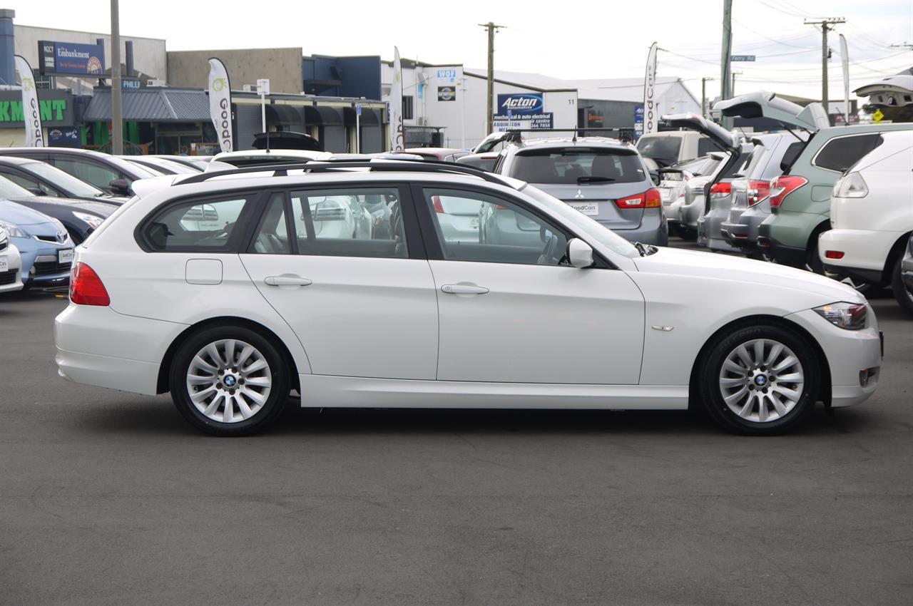 2009 BMW 320i LCI Facelift, High Line on handshake