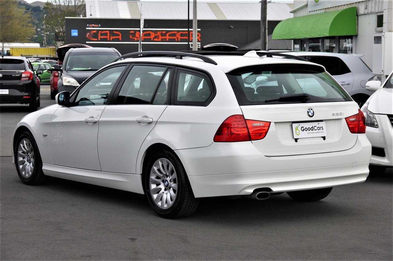 2009 BMW 320i LCI Facelift, High Line on handshake