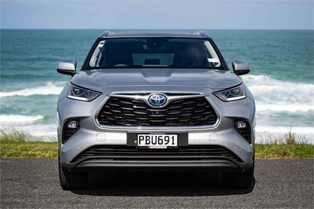 2022 Toyota Highlander Limited ZR 2.5P HV ECVT AWD on handshake
