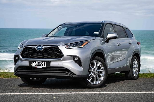 2022 Toyota Highlander Limited ZR 2.5P HV ECVT AWD on handshake