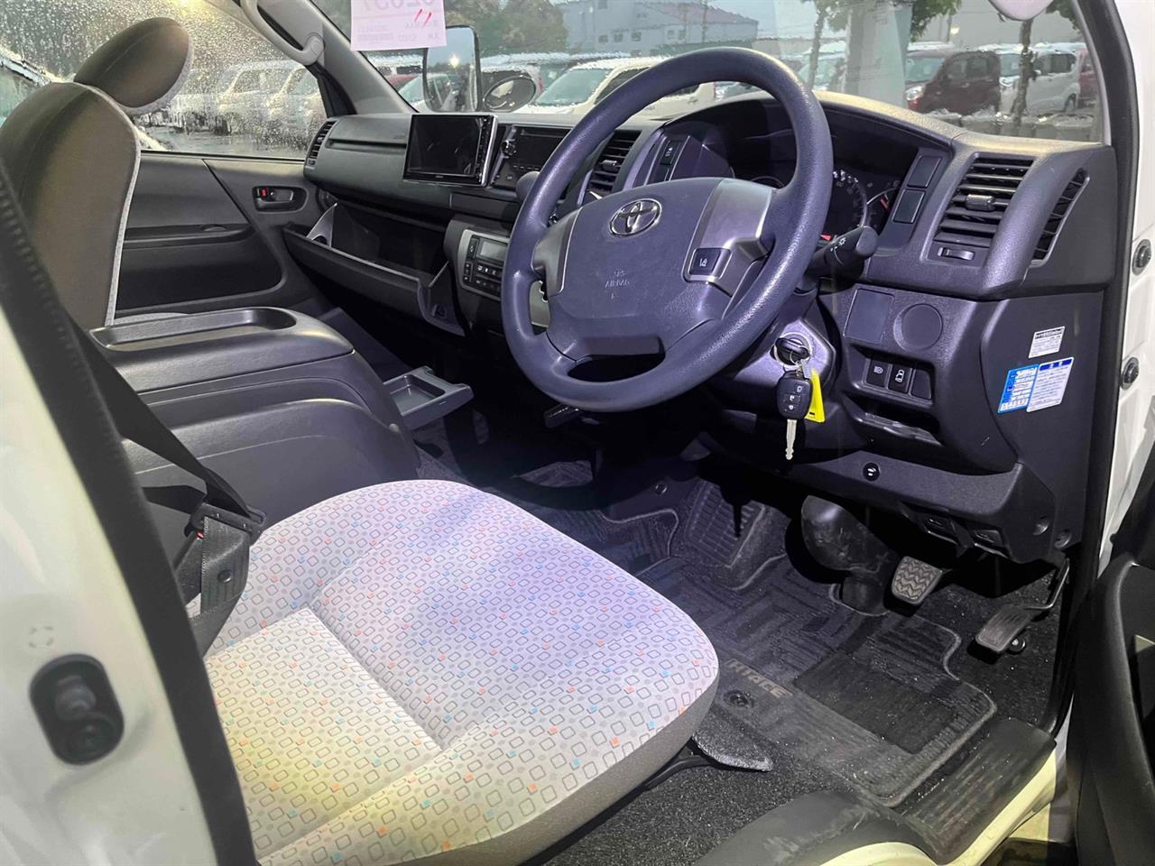 2019 Toyota Hiace 12 Seat 2.8TD GL Minibus on handshake