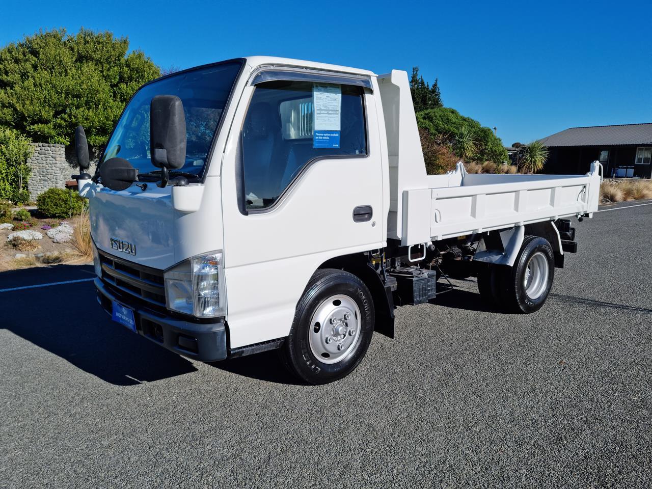 2007 Isuzu ELF 2 Tonne Tipper on handshake