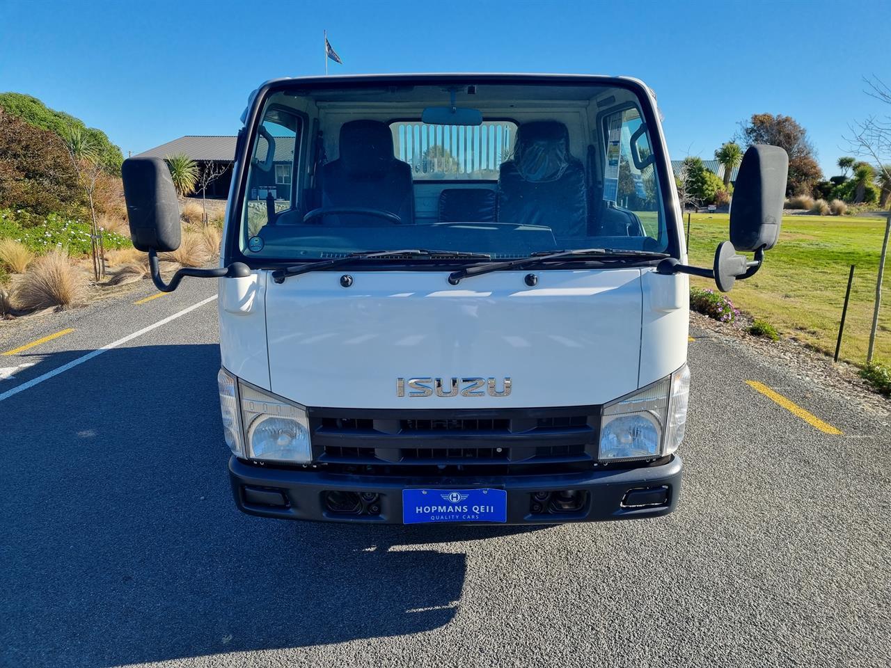 2007 Isuzu ELF 2 Tonne Tipper on handshake
