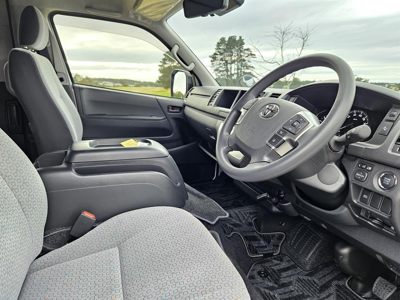 2024 Toyota Hiace 12 Seat 2.8TD GL Minibus on handshake