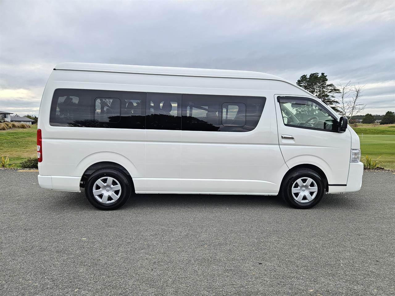 2024 Toyota Hiace 12 Seat 2.8TD GL Minibus on handshake
