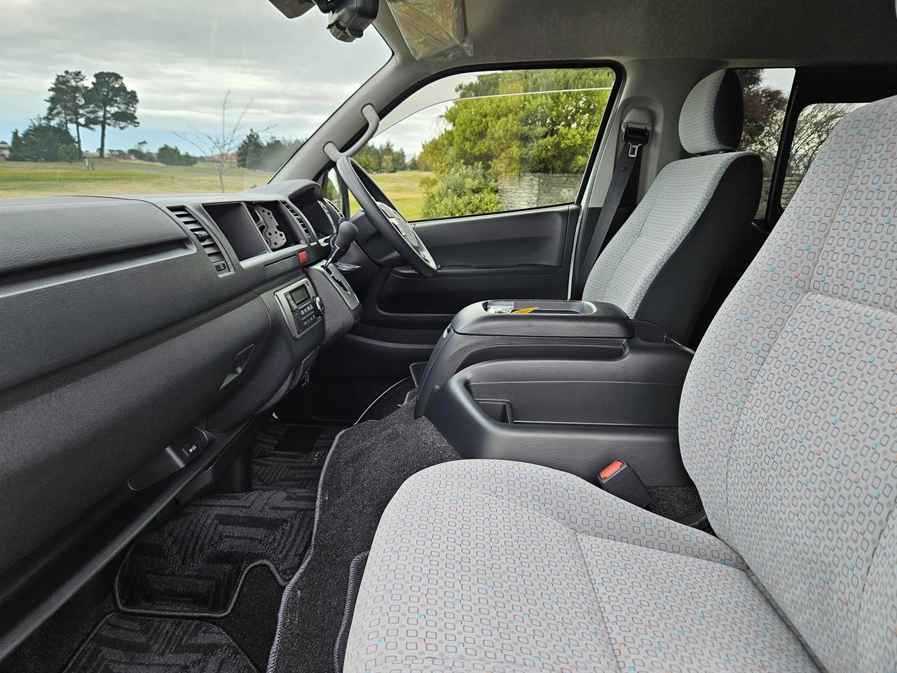 2024 Toyota Hiace 12 Seat 2.8TD GL Minibus on handshake