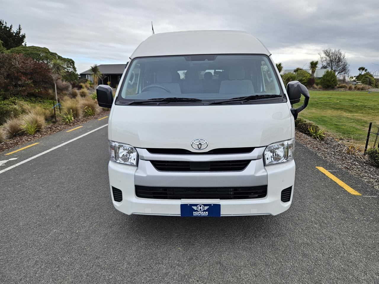 2024 Toyota Hiace 12 Seat 2.8TD GL Minibus on handshake