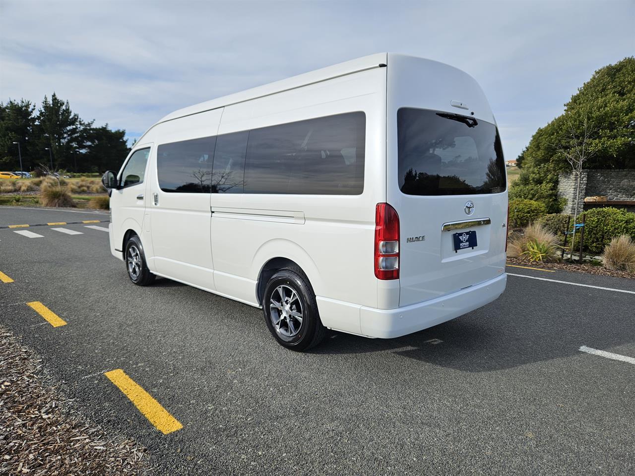 2024 Toyota Hiace 12 Seat 2.8TD GL Minibus on handshake