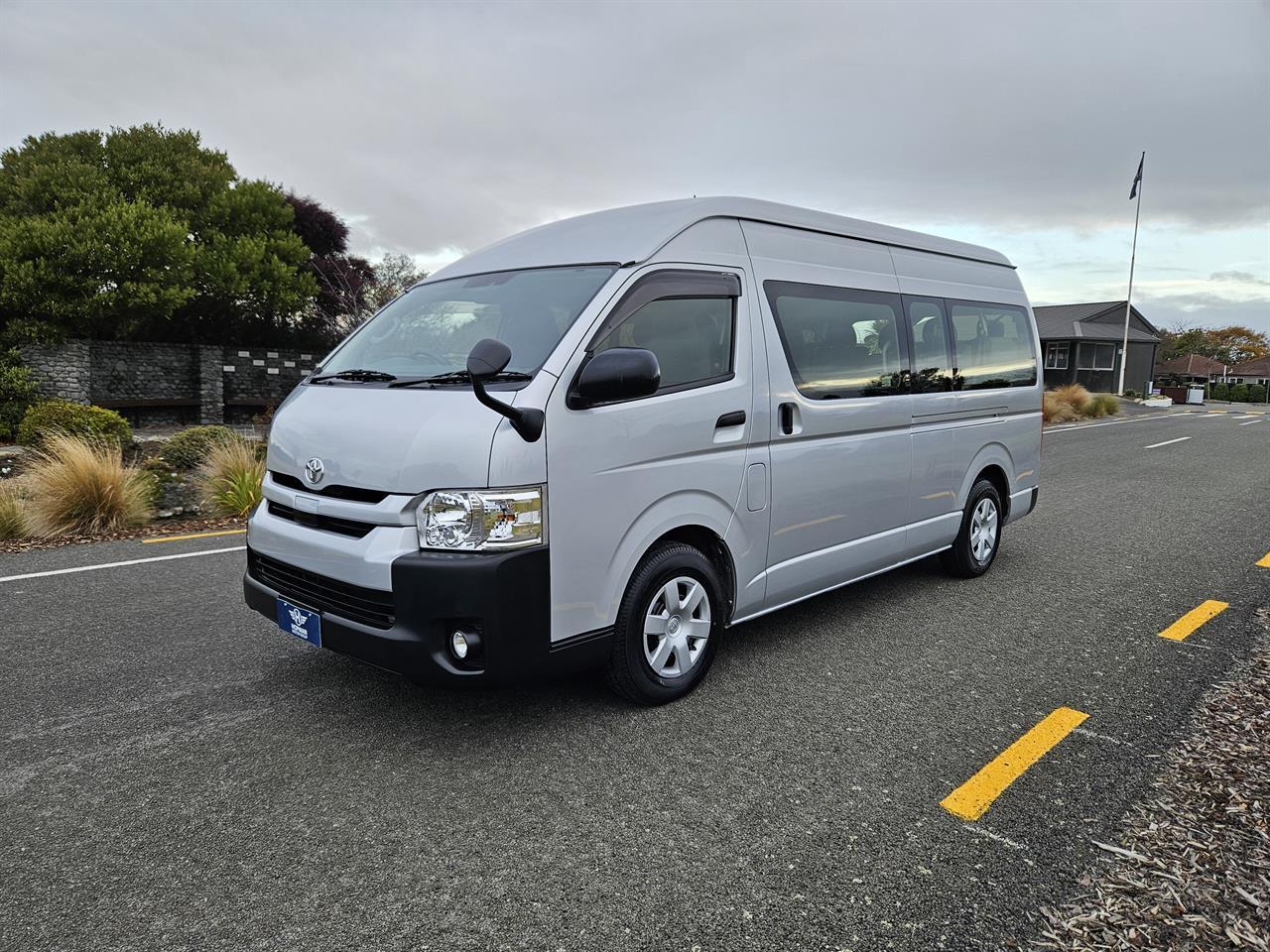 2019 Toyota Hiace 12 Seat 2.8TD GL Minibus on handshake