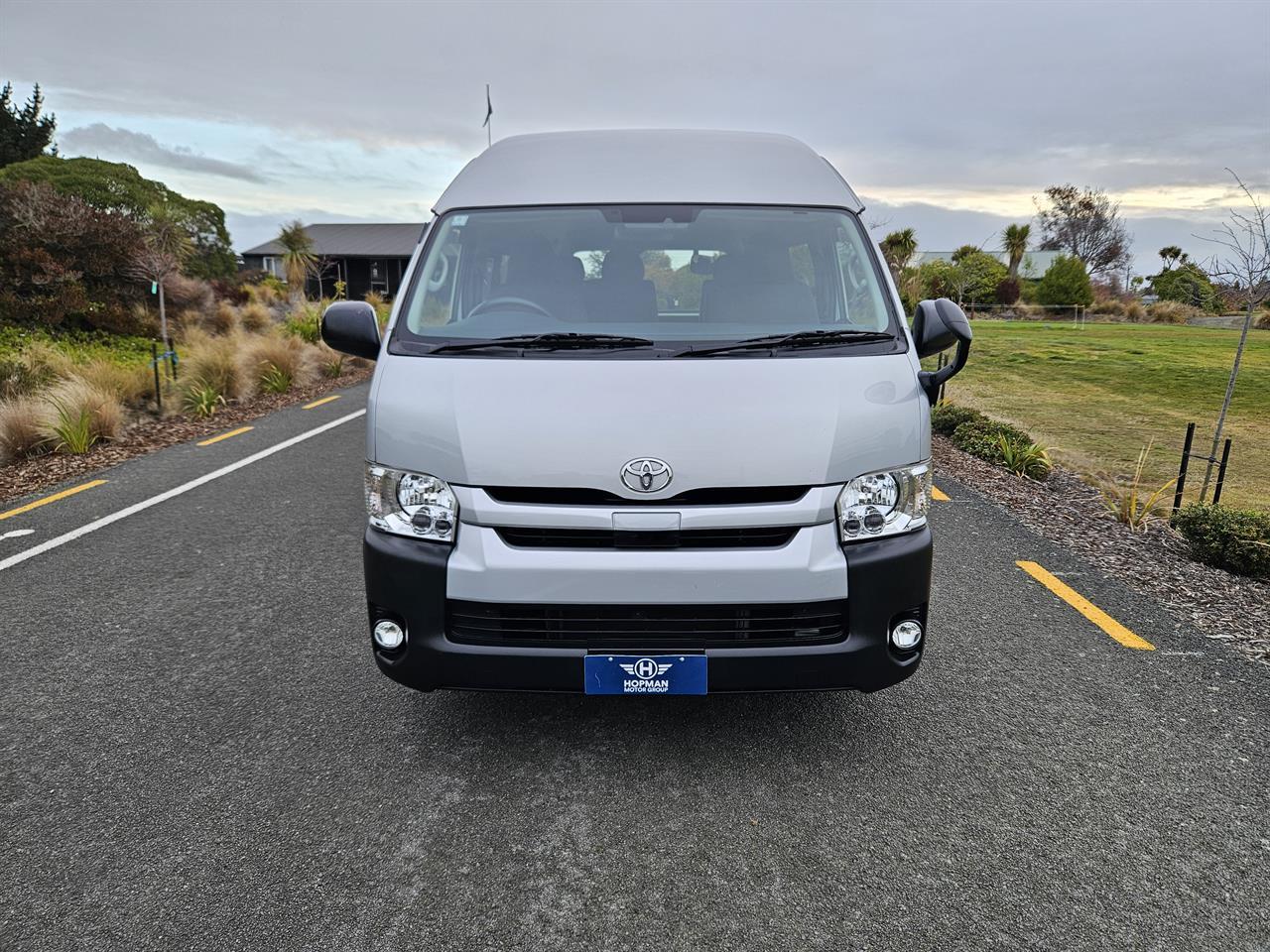 2019 Toyota Hiace 12 Seat 2.8TD GL Minibus on handshake